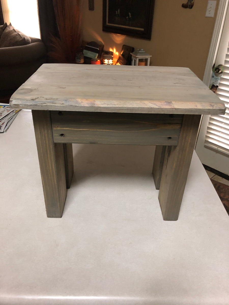 Stool/bench – Invisible Woodworks